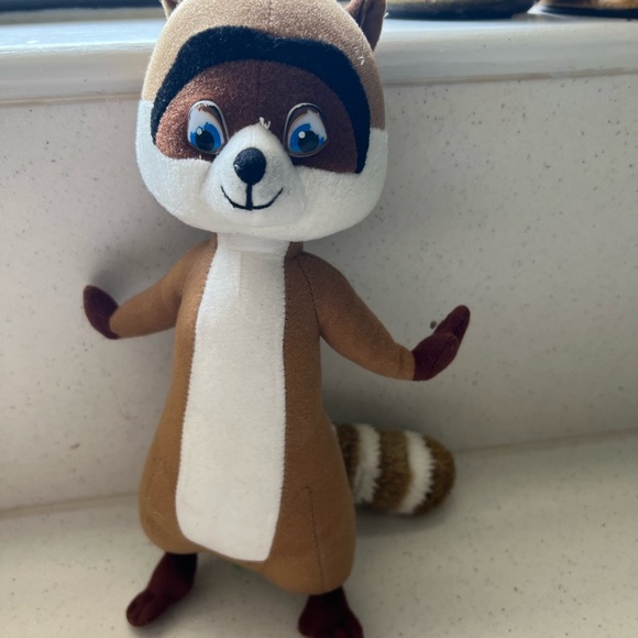 Dreamworks | Toys | Dreamworks Over The Hedge Rj The Raccoon Plush Toy ...